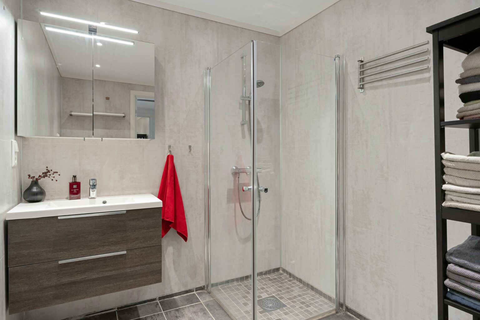 The Differences Between a Level Access Shower Tray and a Wet Room ...
